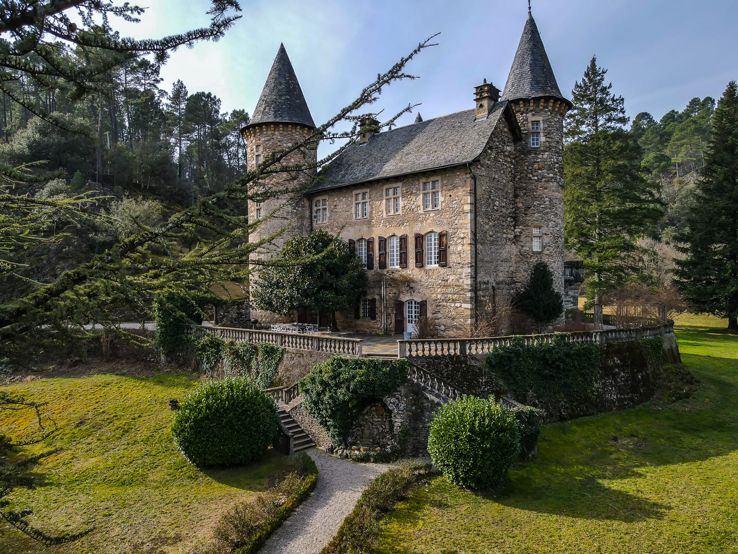 Splendeur et Histoire : les châteaux en Provence - Janssens Immobilier